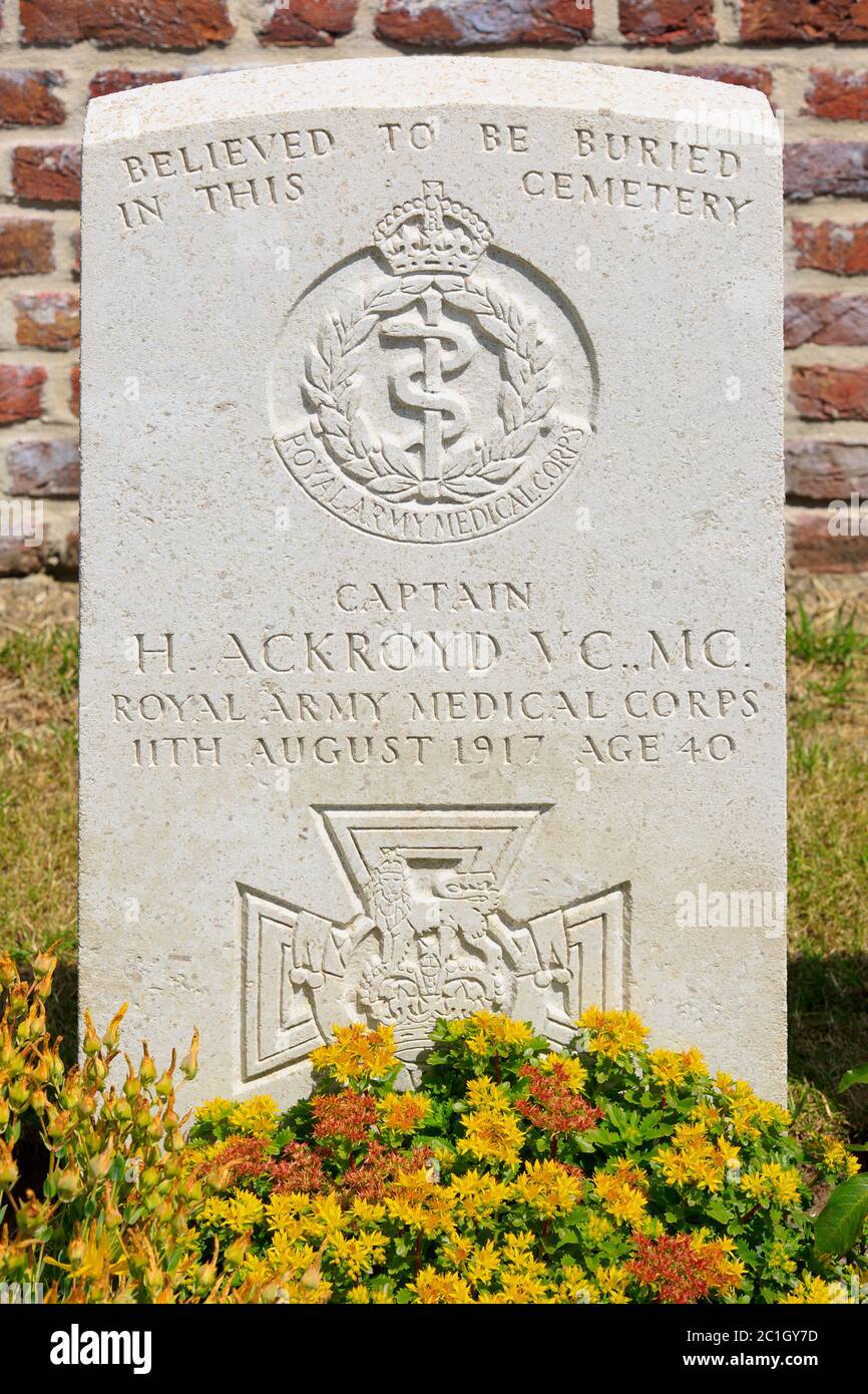 Grave of the English (British Army) Victoria Cross recipient captain Harold Ackroyd (1877-1917 ...