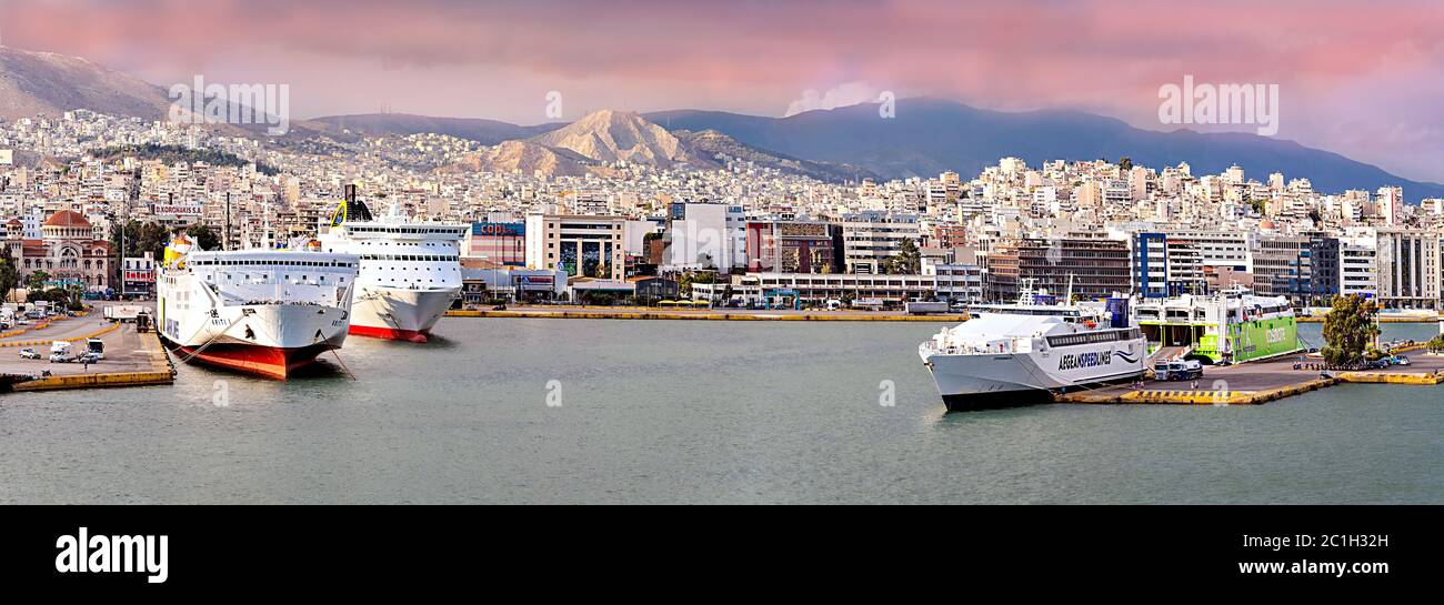 Ferries and boats hi-res stock photography and images - Alamy