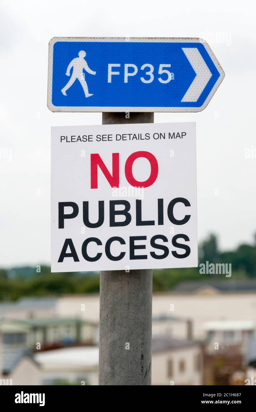 Public path signage hi-res stock photography and images - Alamy
