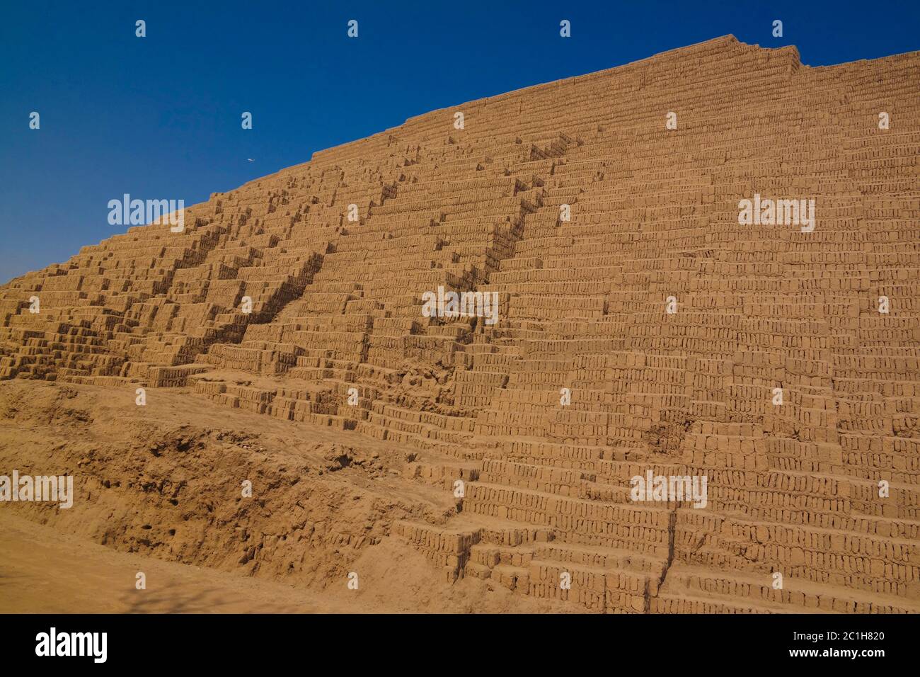 Exterior view to Huaca Pucllana pyramid, Lima, Peru Stock Photo - Alamy