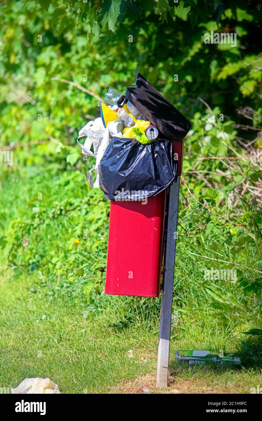 Overflowing rubbish in the bin Stock Photo - Alamy