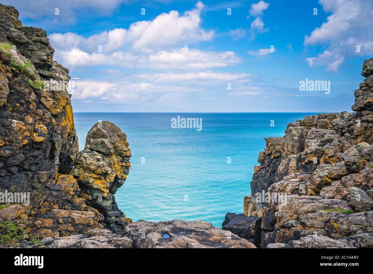 Massive clifftop boulders hi-res stock photography and images - Alamy