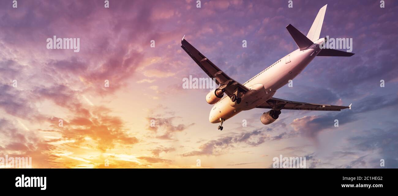 Modern airplane hi-res stock photography and images - Alamy