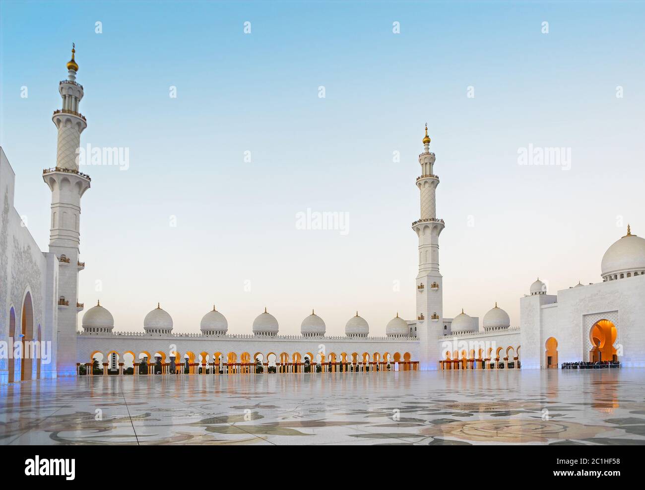 Sheikh Zayed Mosque in the evening. United Arab Emirates Stock Photo ...