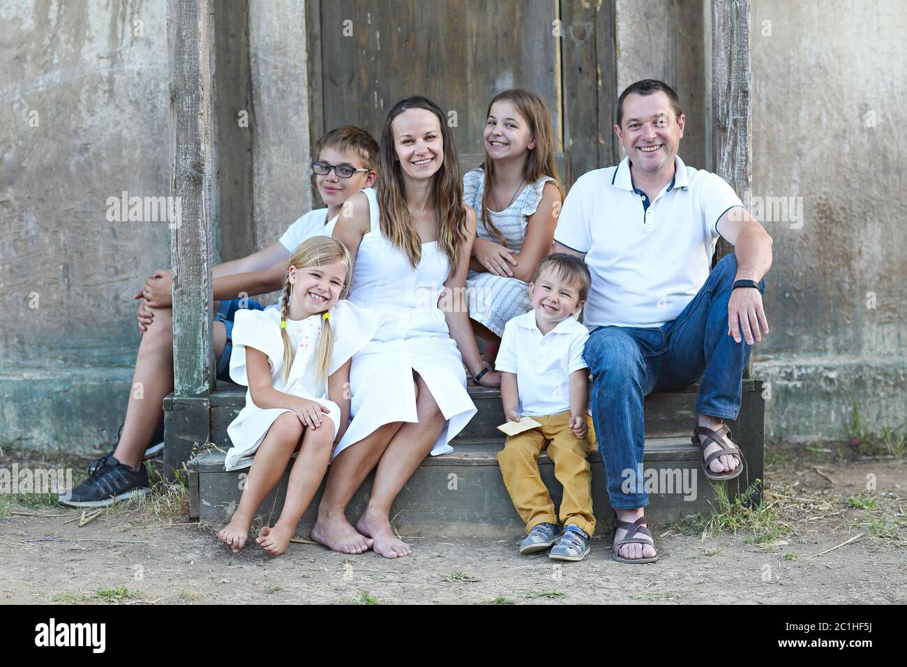 Family with five children outdoor Stock Photo - Alamy