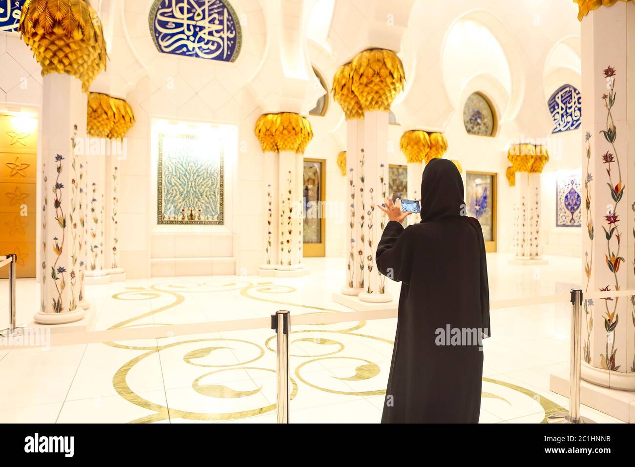 Woman taking picture of Sheikh Zayed Grand Mosque Stock Photo - Alamy