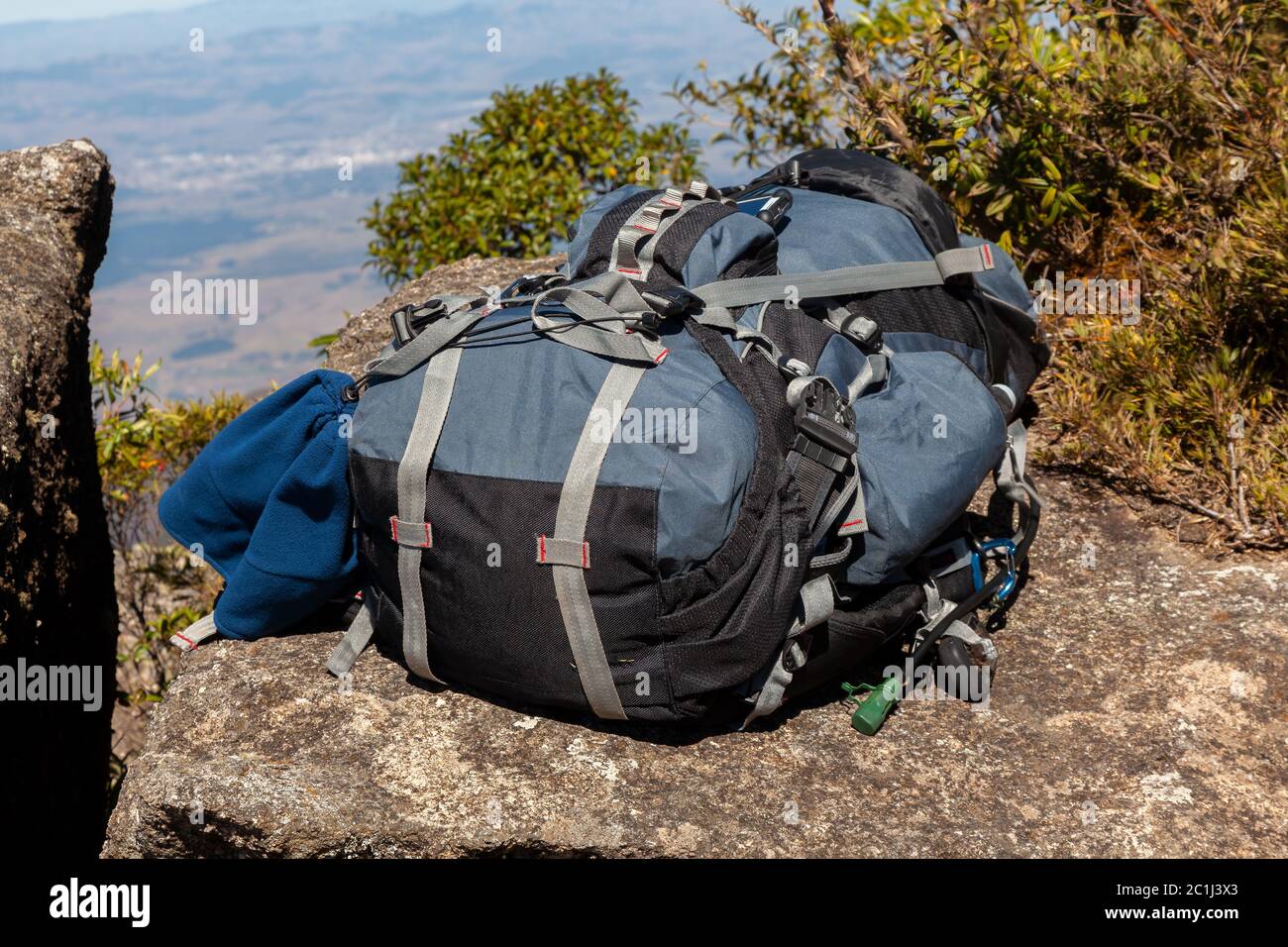 Mountaineeging hi-res stock photography and images - Alamy