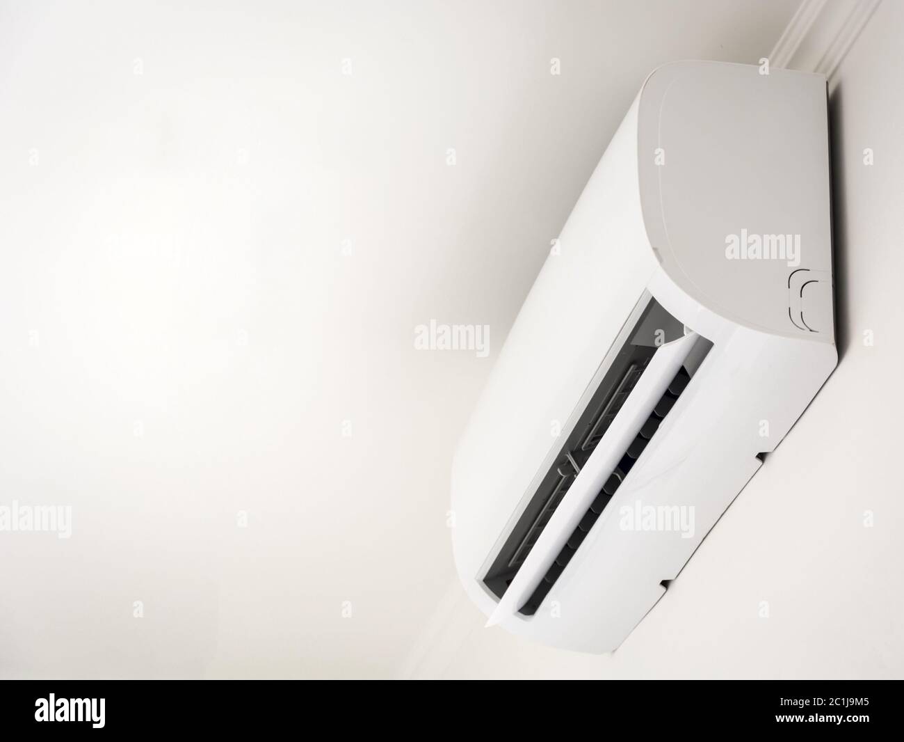 Wall mounted air conditioning unit hi-res stock photography and images ...