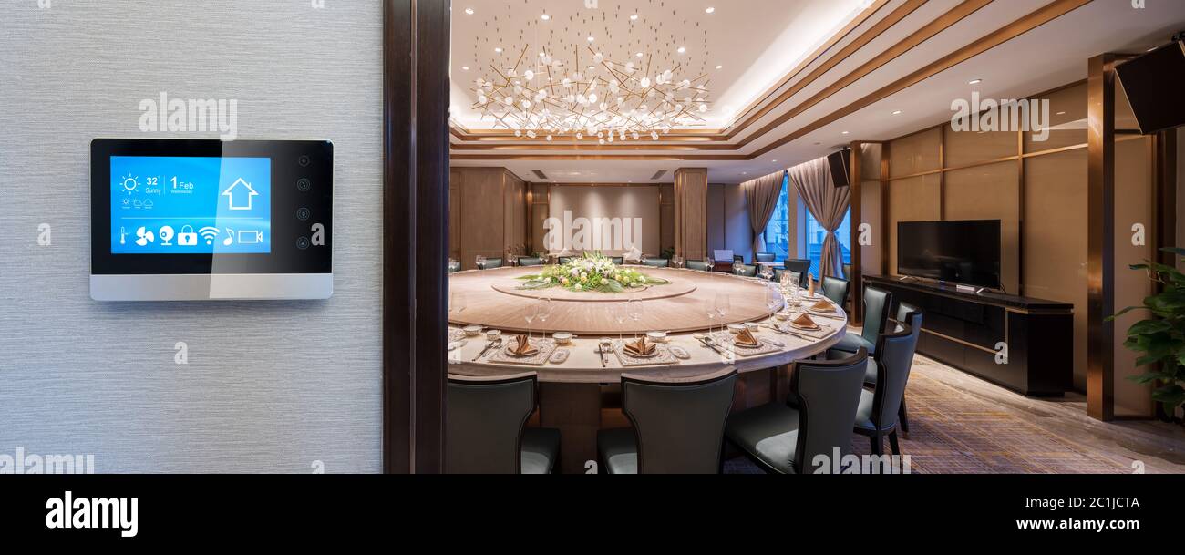 Smart restaurant hi-res stock photography and images - Alamy