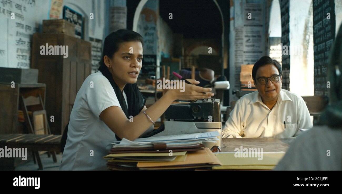 GULABO SITABO, from left: Srishti Shrivastava, Brigendra Kala, Amitabh ...