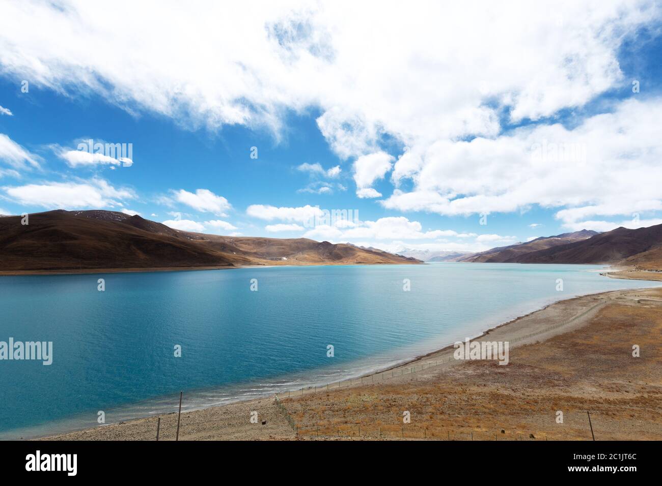 The Yamdrok Yumtso lake Stock Photo - Alamy