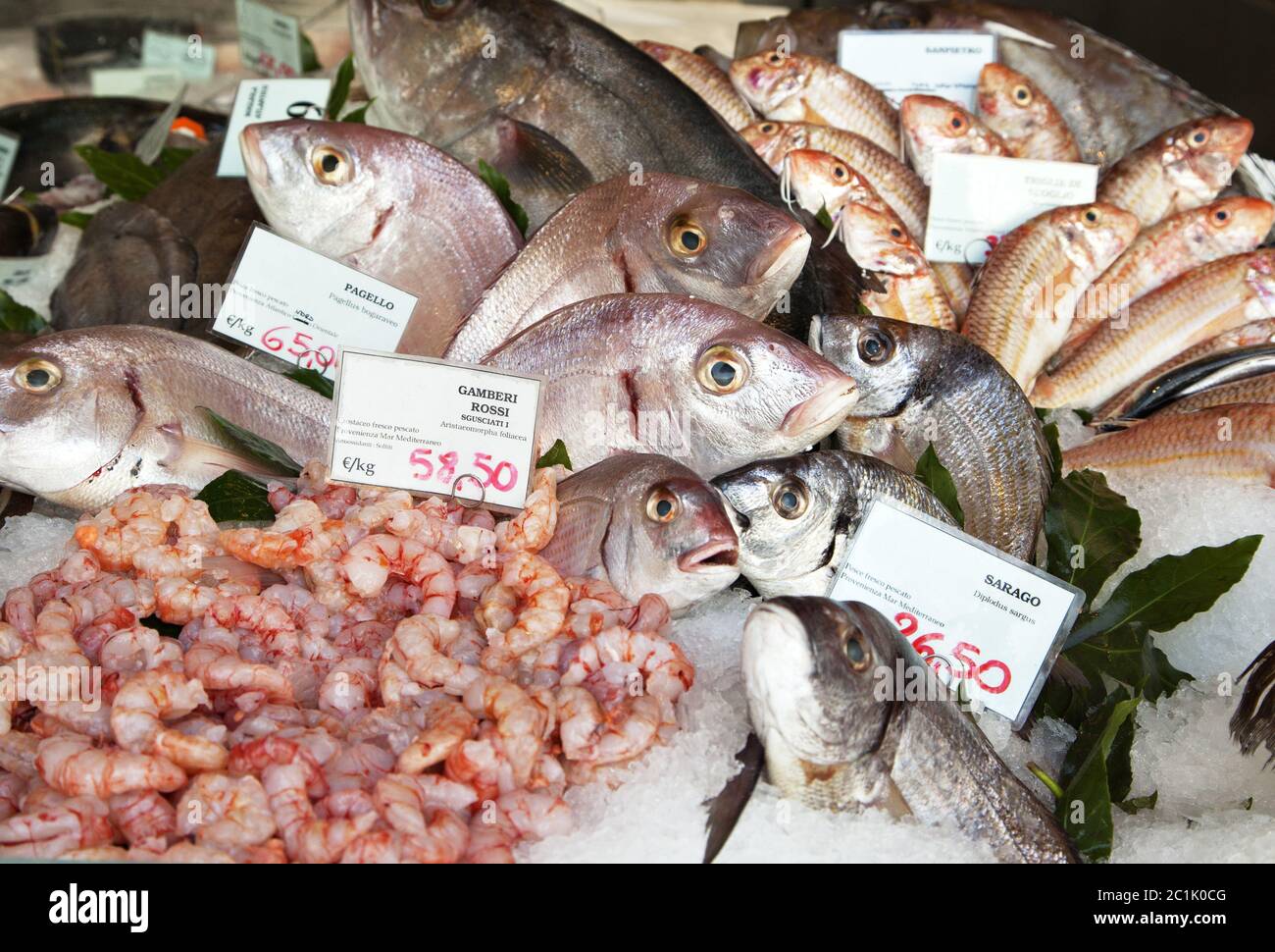 Fresh fish and clams in a market Stock Photo - Alamy