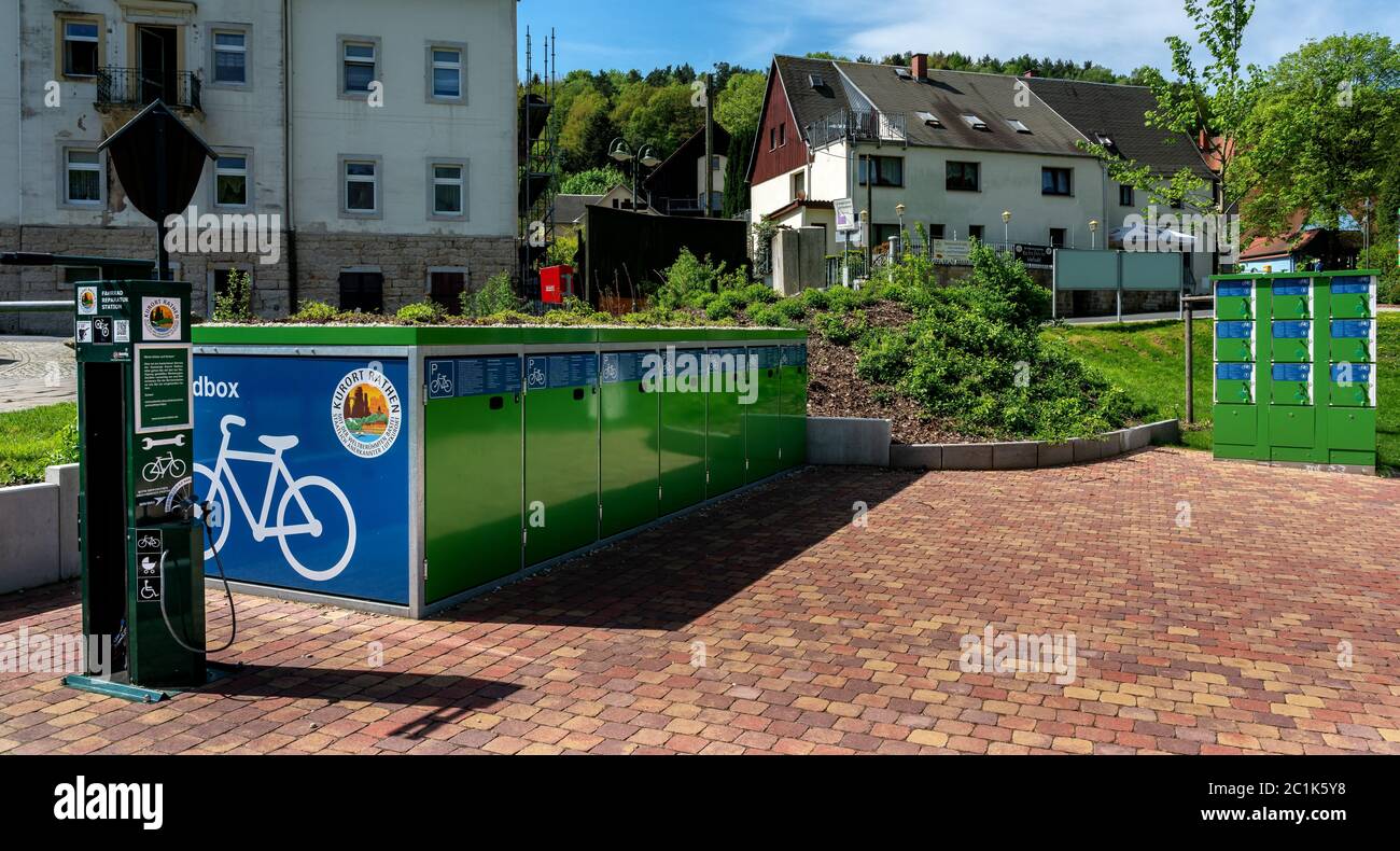 Fahrradbox hi-res stock photography and images - Alamy