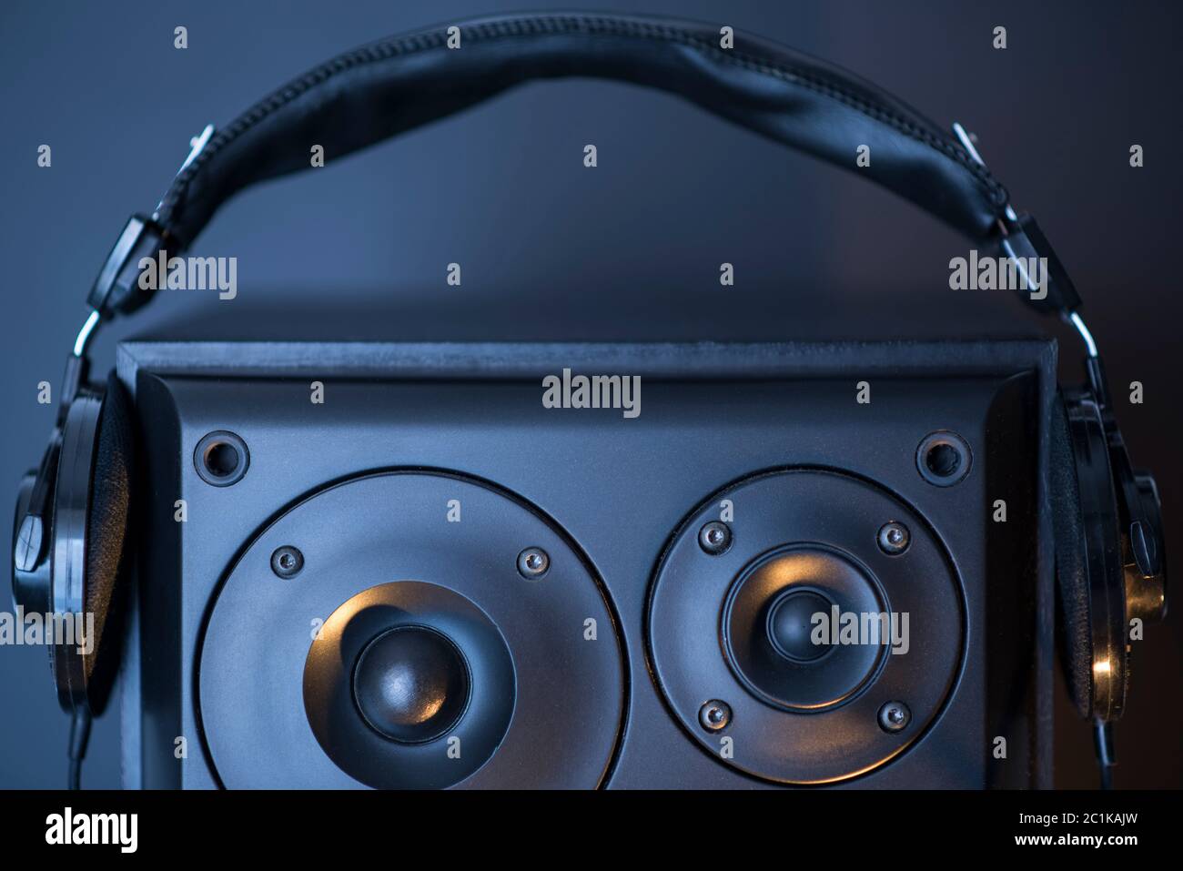 Audio speaker and headphones Stock Photo - Alamy