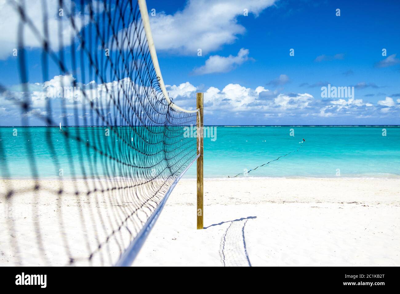 Volleyball net on tropical beach hi-res stock photography and images ...