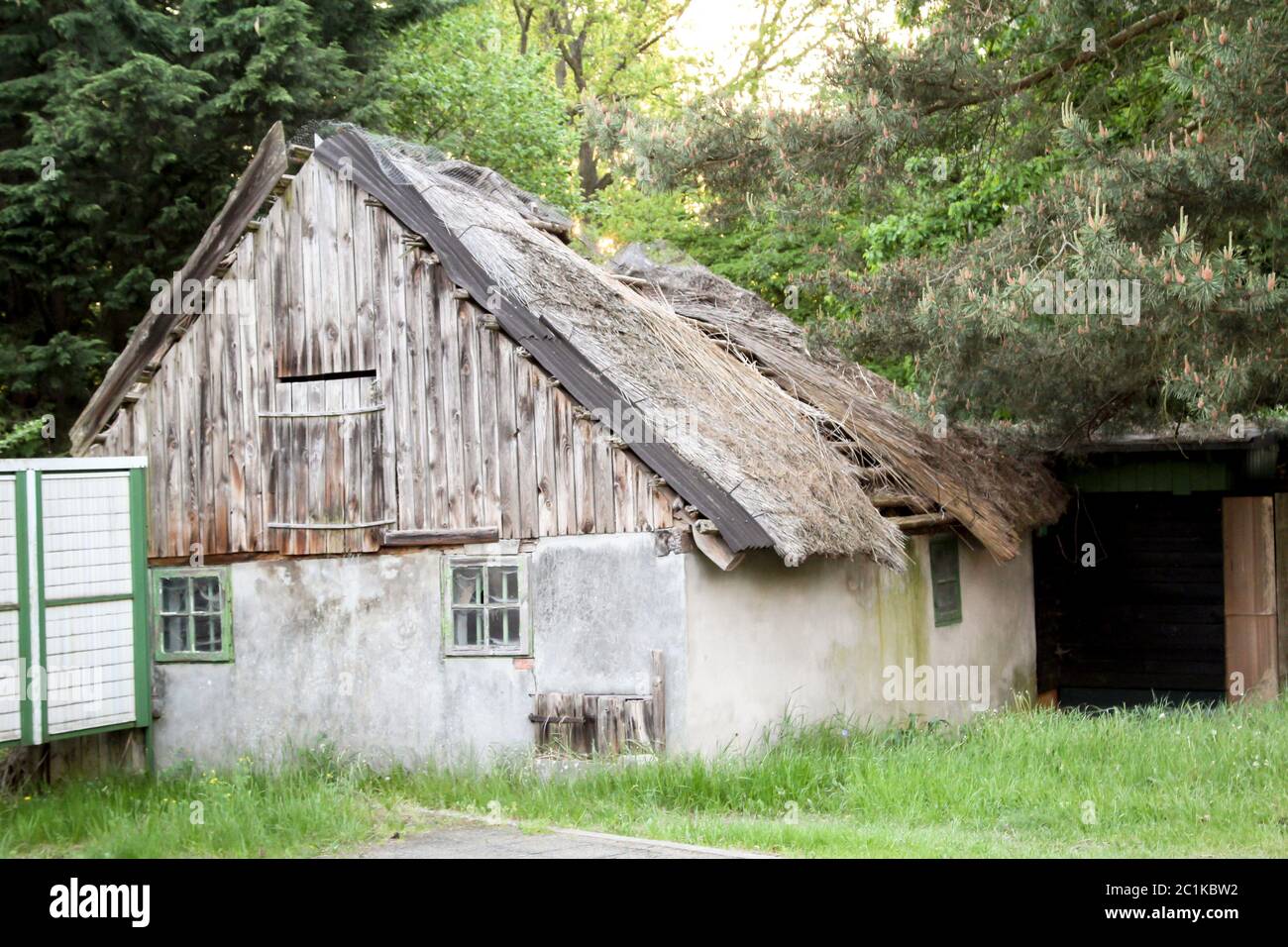 Rundown house hi-res stock photography and images - Alamy