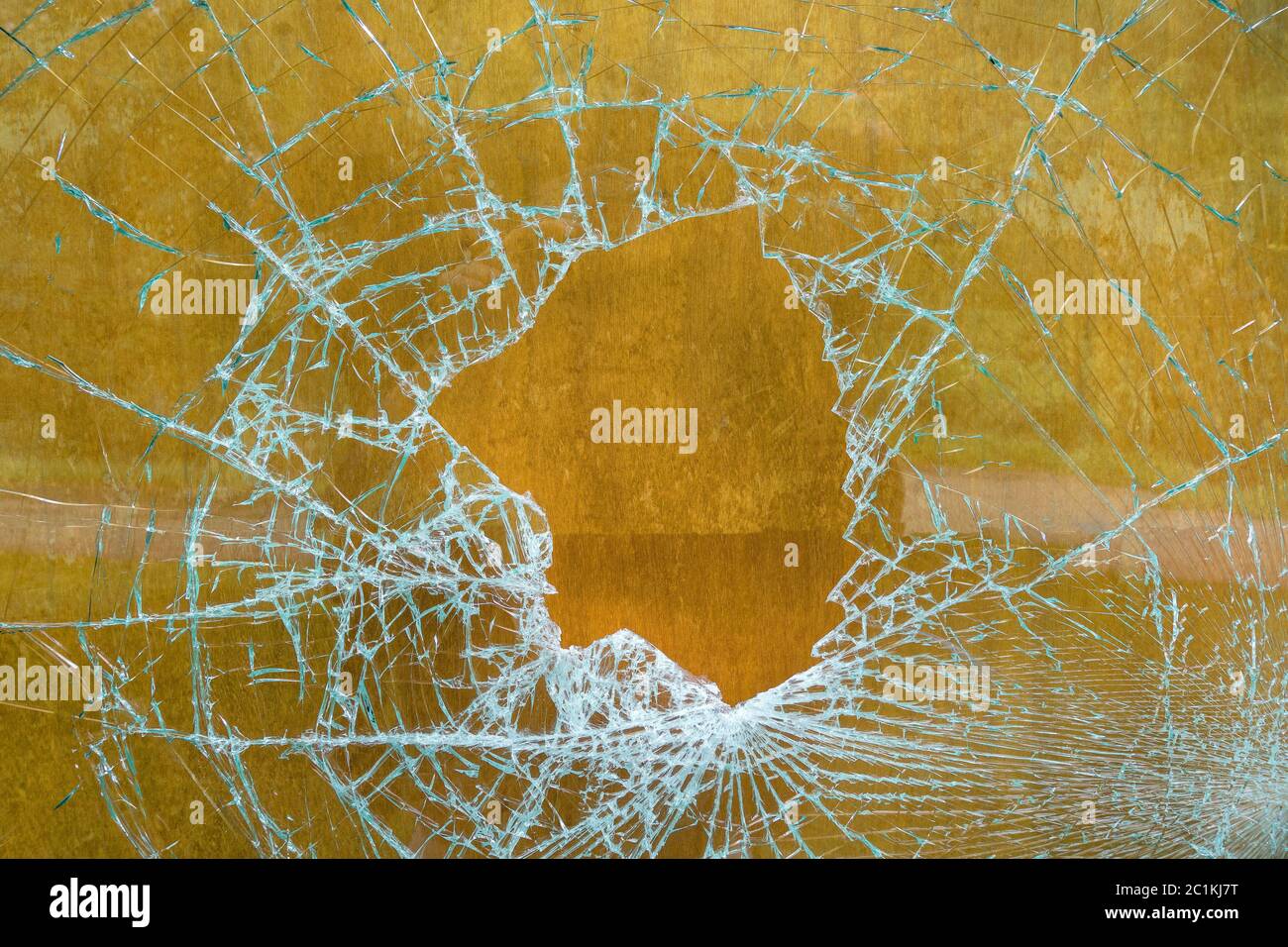 Smashed glass texture hi-res stock photography and images - Alamy