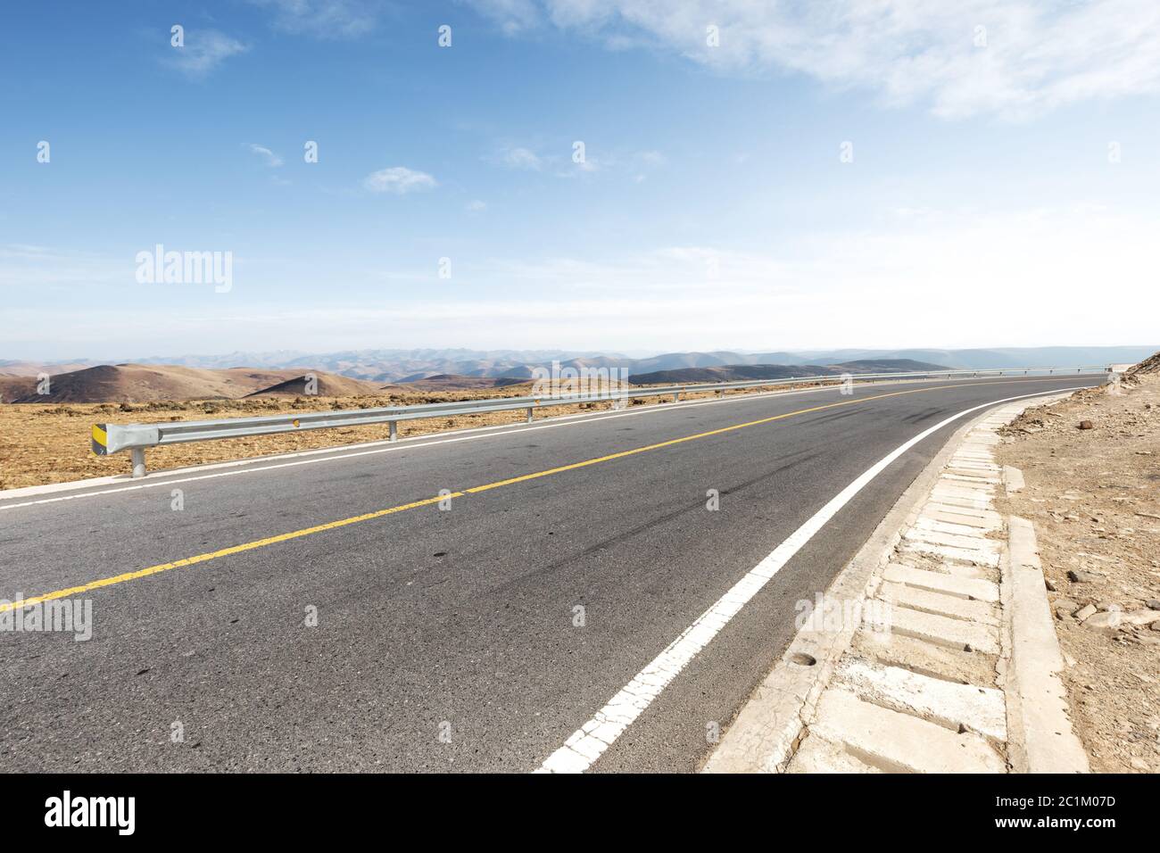 Desert ground empty road hi-res stock photography and images - Alamy