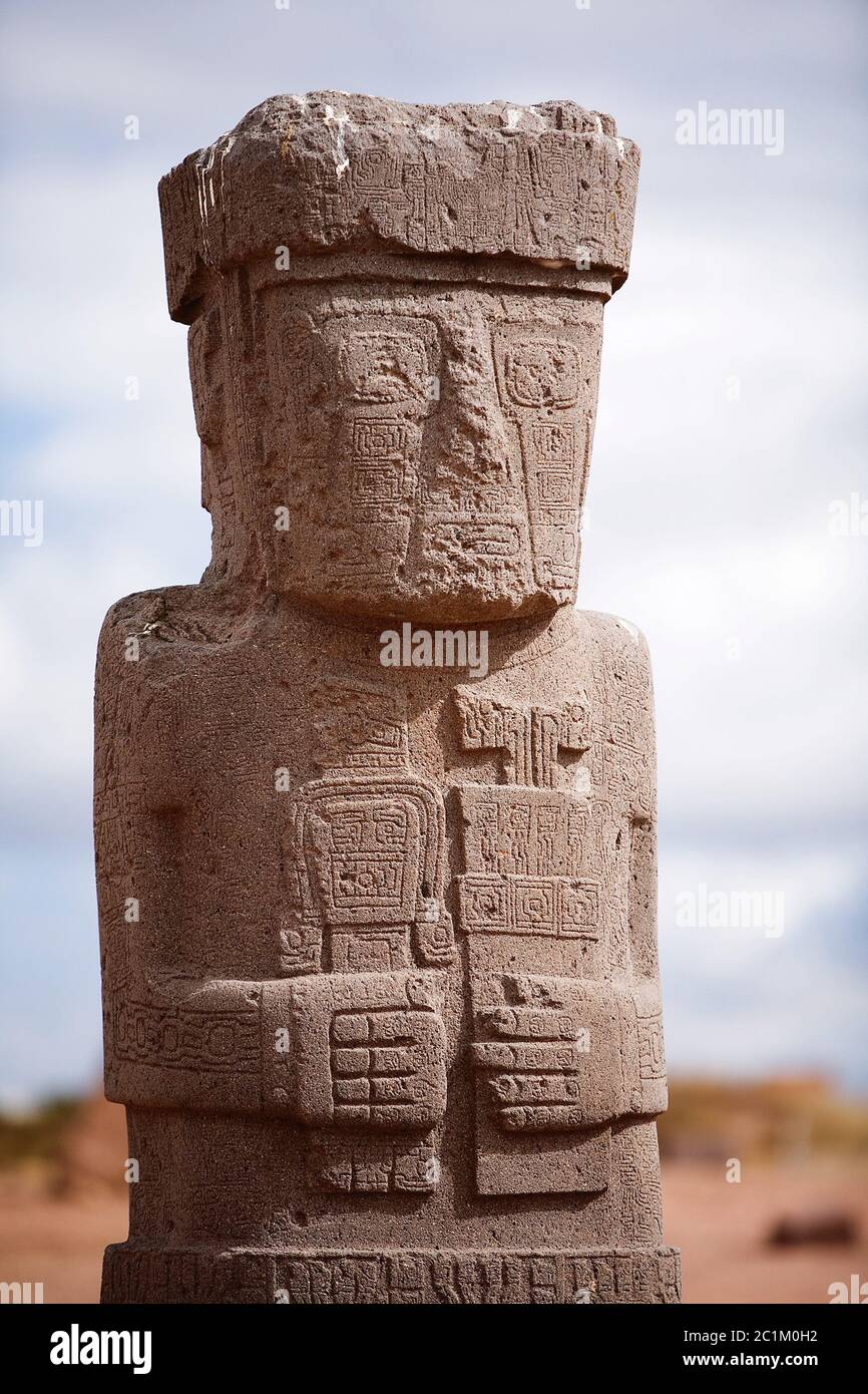 Statue on Kalasasaya temple in Tiwanaku, Bolivia Stock Photo - Alamy