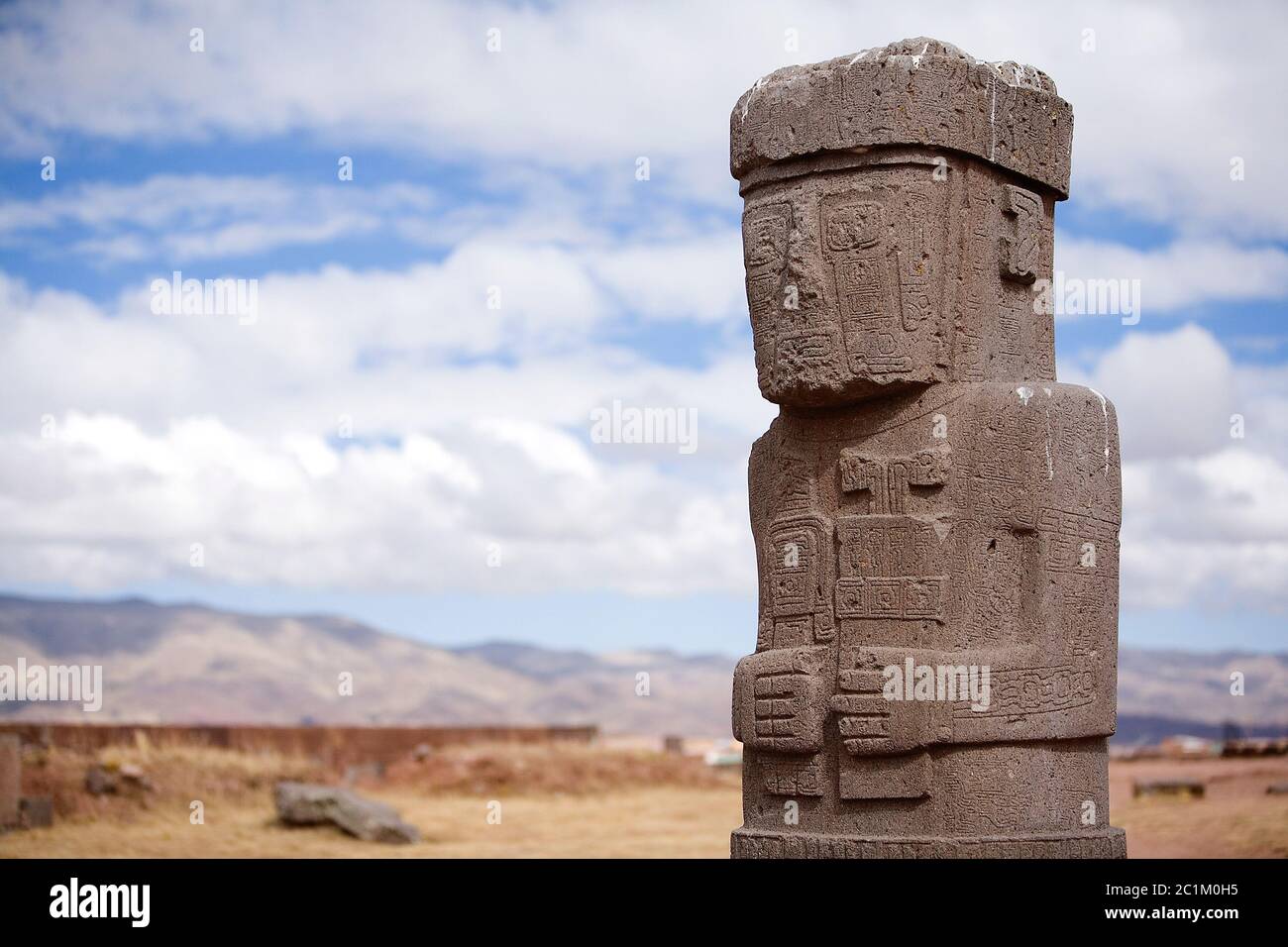 Statue on Kalasasaya temple in Tiwanaku, Bolivia Stock Photo - Alamy