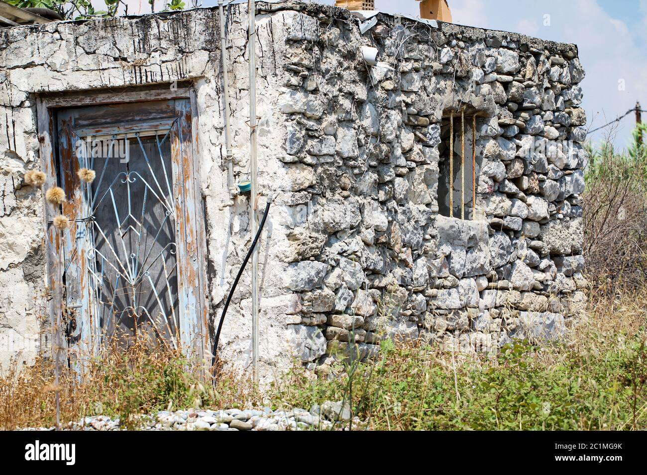 Old stone hut hi-res stock photography and images - Alamy