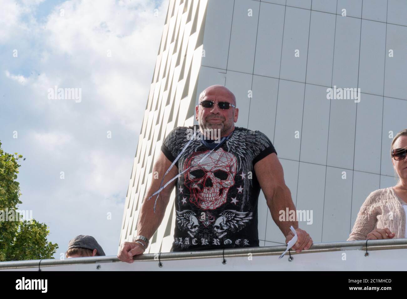 Gitarrist und schauspieler ron matz hi-res stock photography and images ...