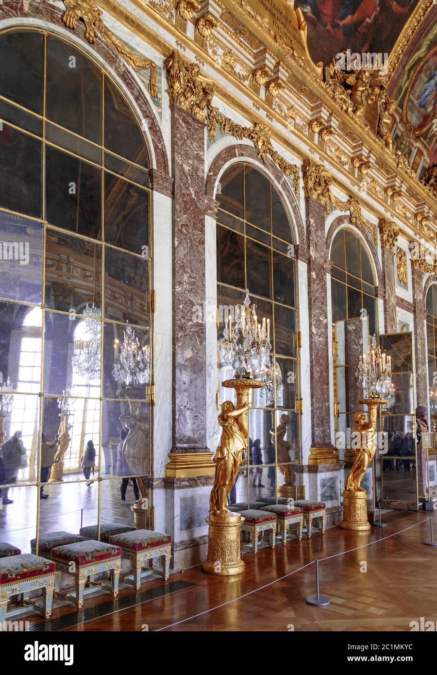 Versailles hall of mirrors painting hi-res stock photography and images ...