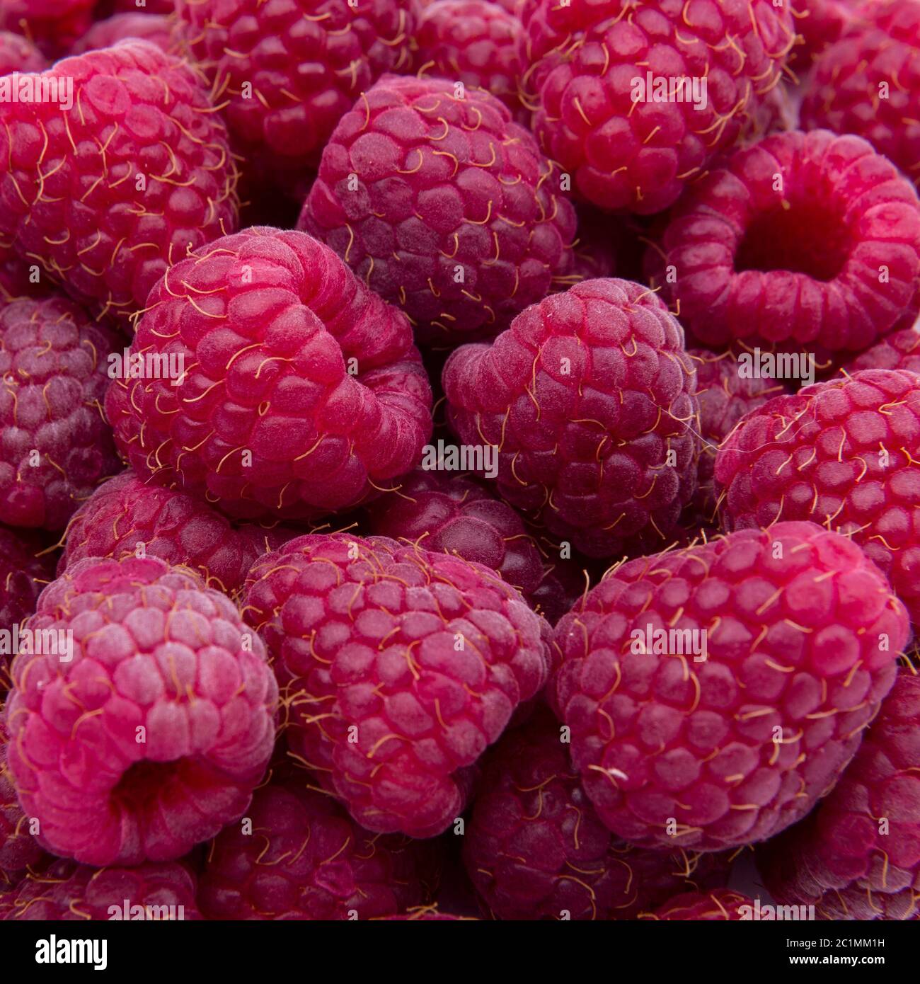 Raspberries background red berry texture pattern Stock Photo - Alamy