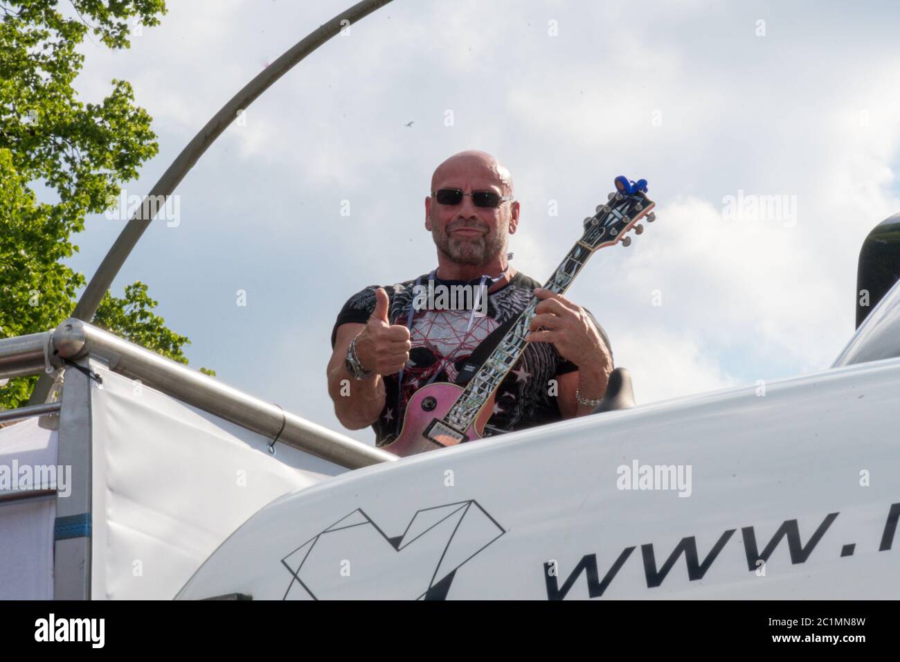 Gitarrist und schauspieler ron matz hi-res stock photography and images ...