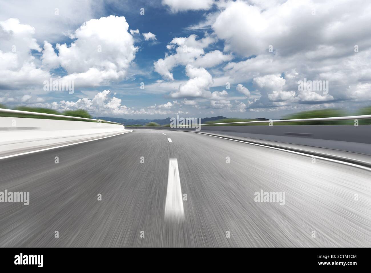 Side of highway perspective hi-res stock photography and images - Alamy