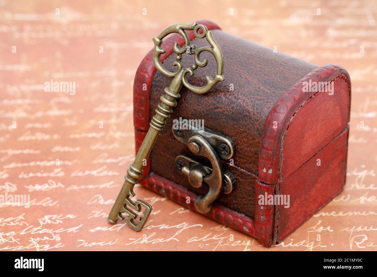 vintage key and old treasure chest on letter Stock Photo - Alamy
