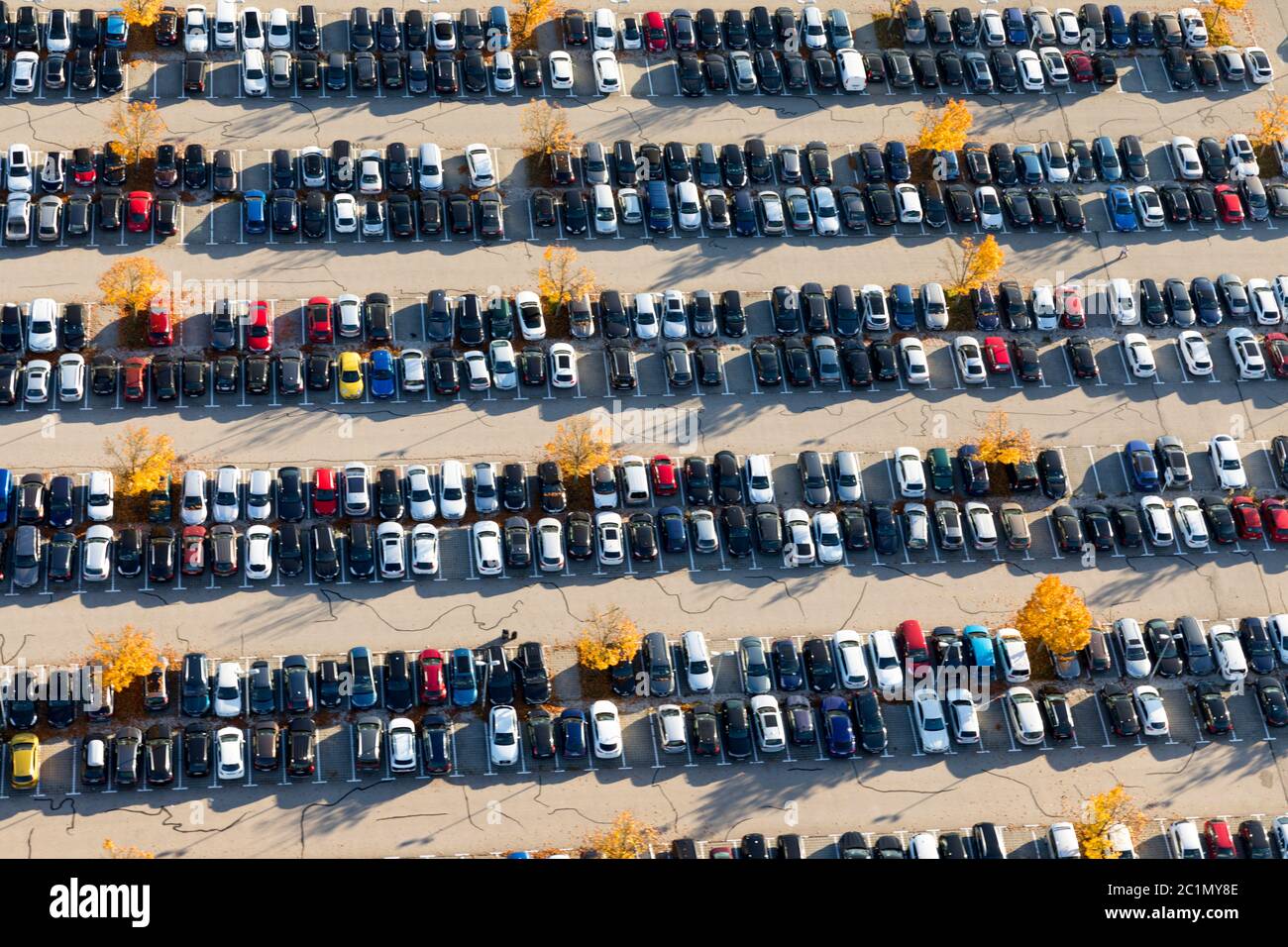 Aerial view of a full parking lot Stock Photo - Alamy