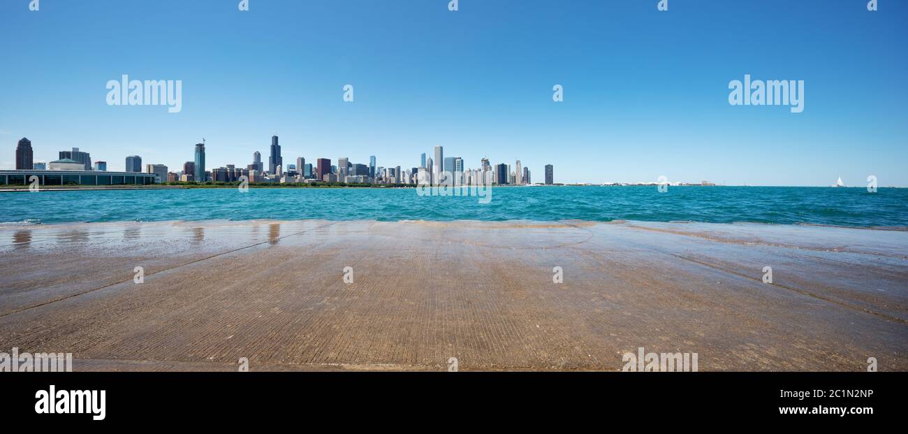 Empty chicago road downtown hi-res stock photography and images - Alamy
