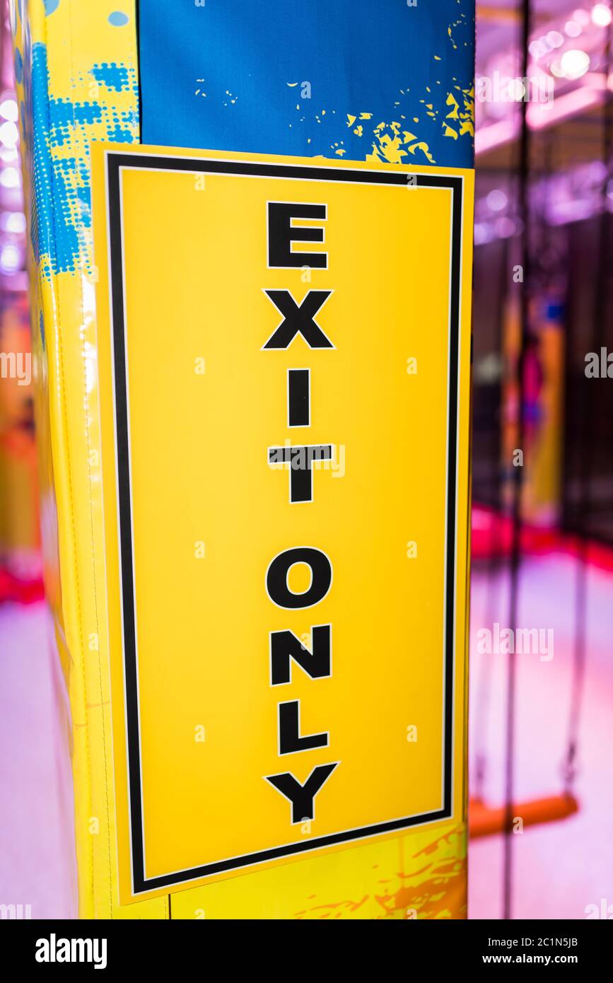 Exit signal hi-res stock photography and images - Alamy