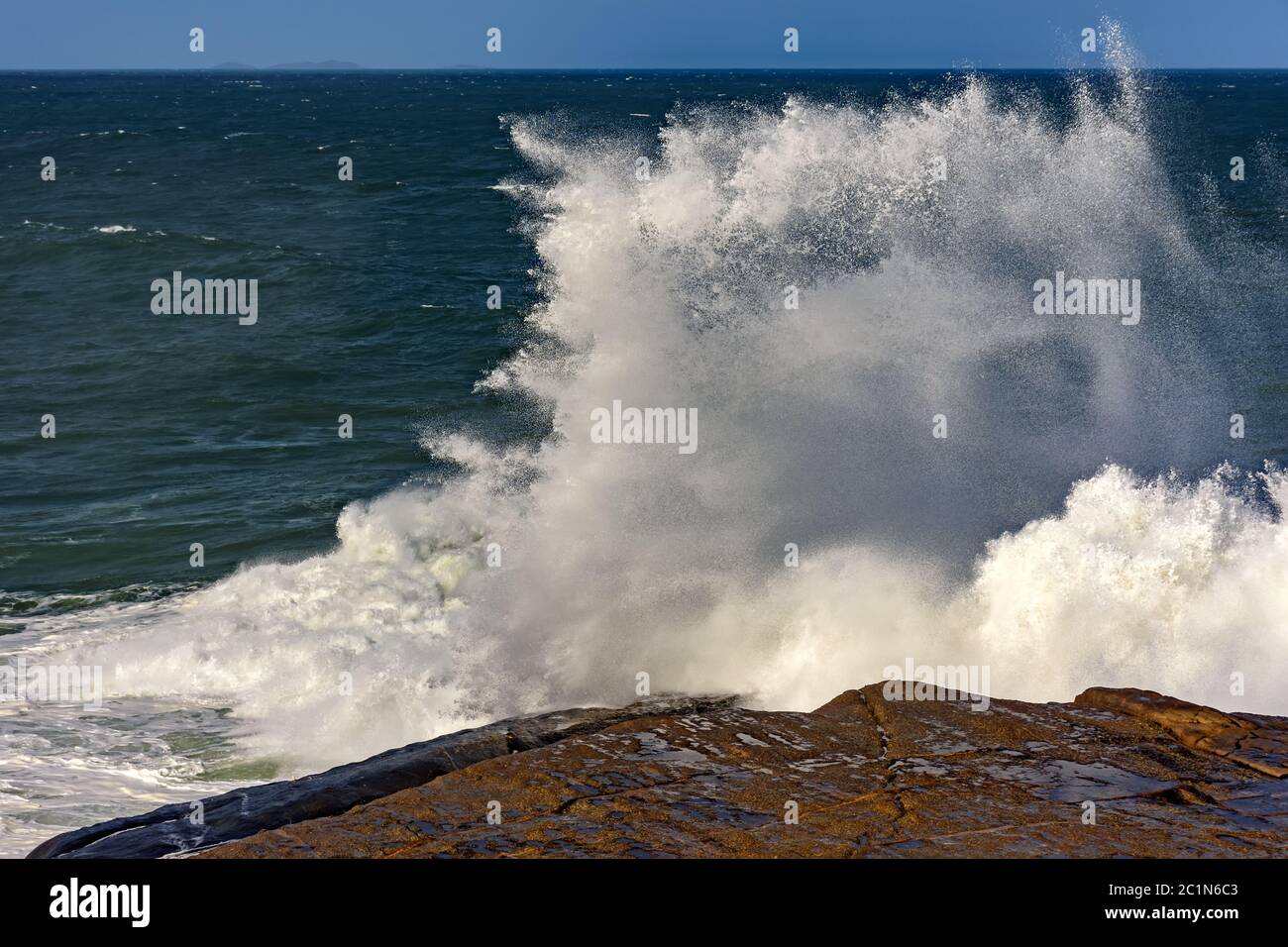 Wave breaking on rock hi-res stock photography and images - Alamy