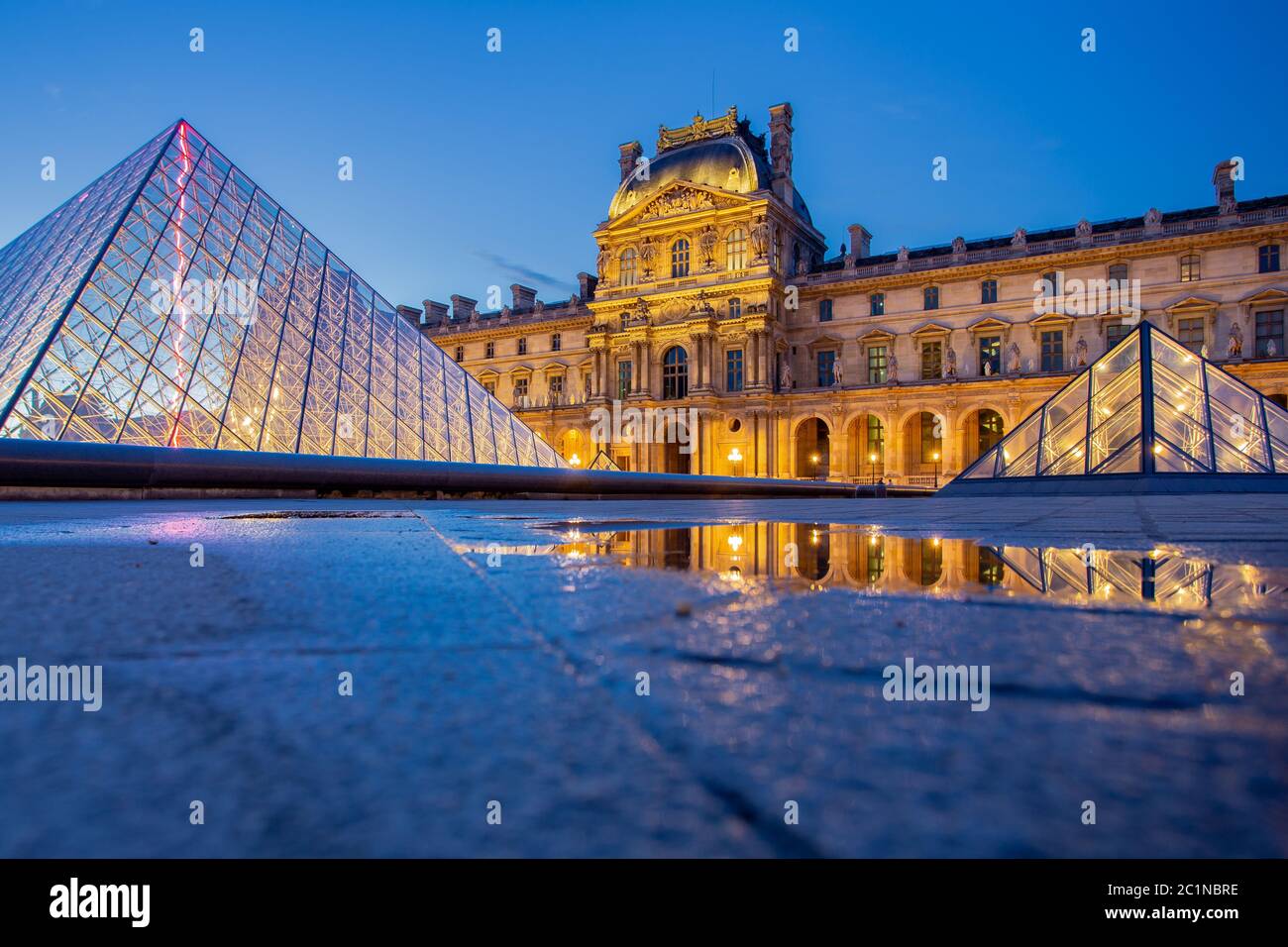 Louvre Paris Museum with reflection at night in Paris, France Stock ...