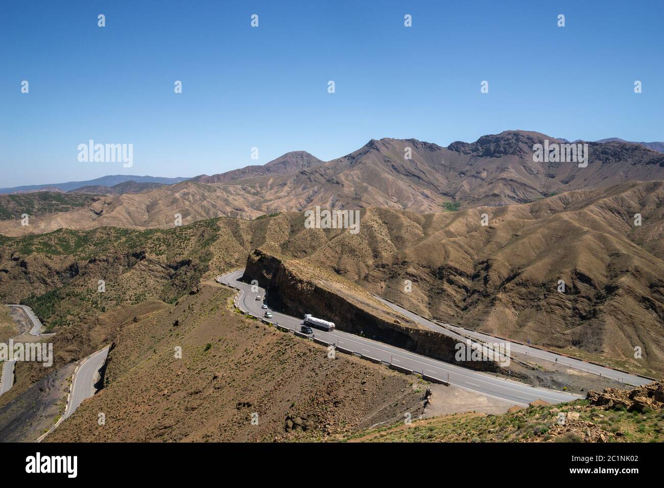 Marokko Road N9 trough Atlas Mountains Al Haouz Stock Photo - Alamy
