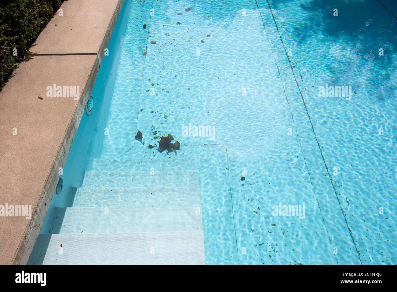 Empty abandoned swimming pool old hi-res stock photography and images ...