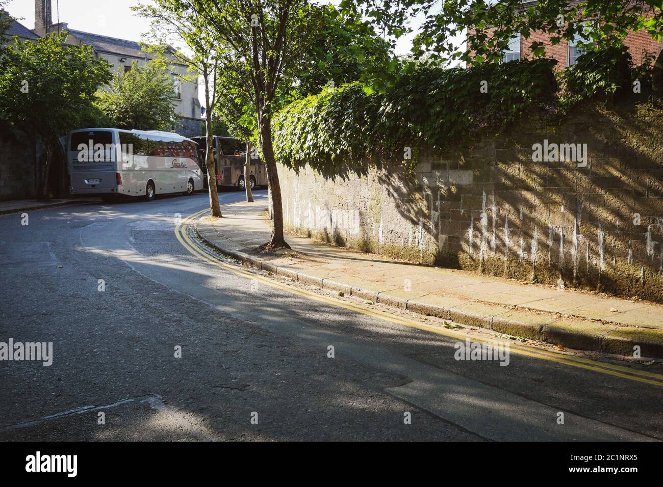 The crooked street hi-res stock photography and images - Alamy