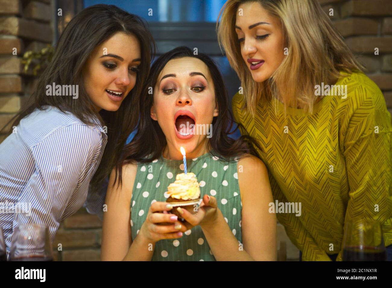 Surrounded by friends hi-res stock photography and images - Alamy