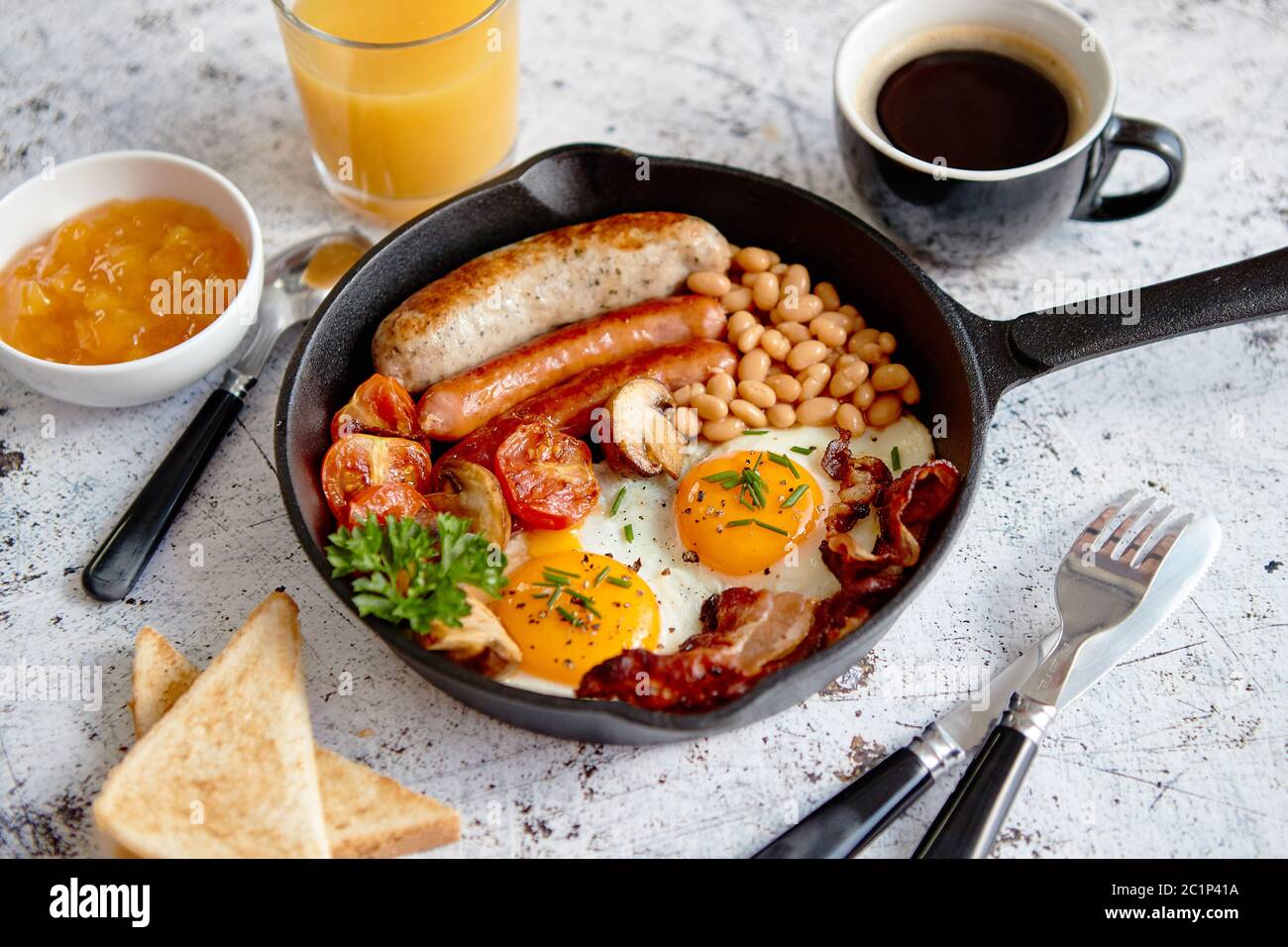 Delicious english breakfast in iron cooking pan Stock Photo - Alamy