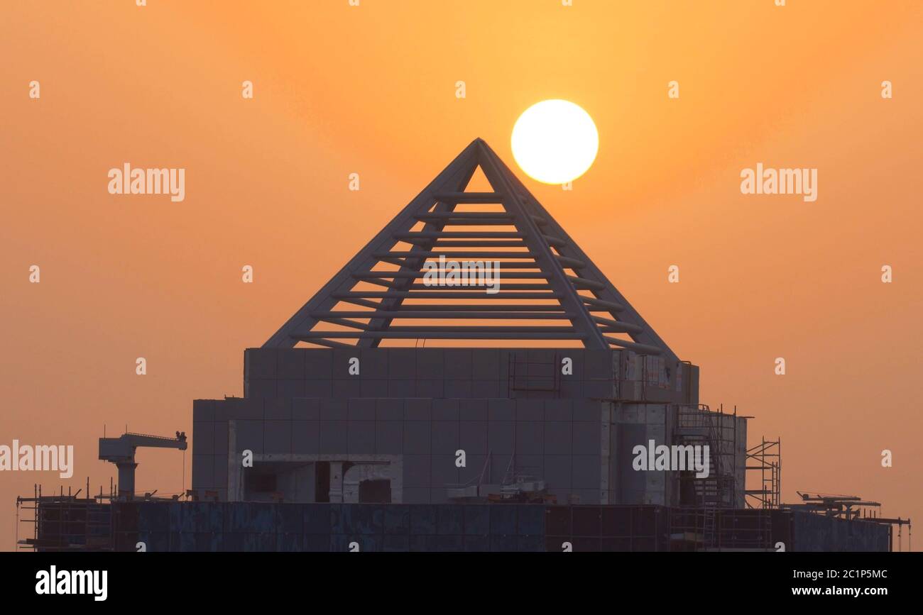 Dubai mall roof architecture hi-res stock photography and images - Alamy