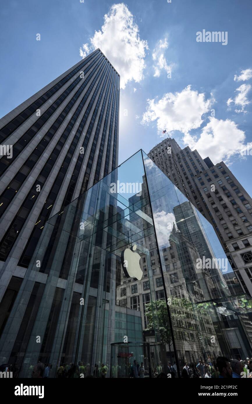 The iconic glass cube building of the Apple Store with round elevator ...