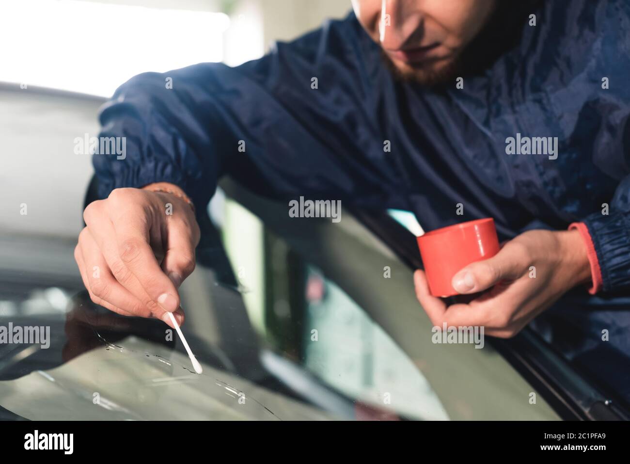 Pane of glass glazier hi-res stock photography and images - Alamy