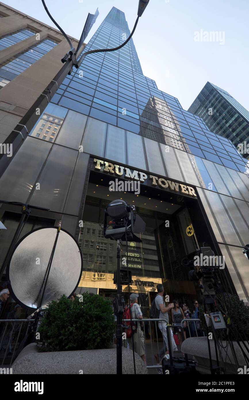 Luxury offices hi-res stock photography and images - Alamy