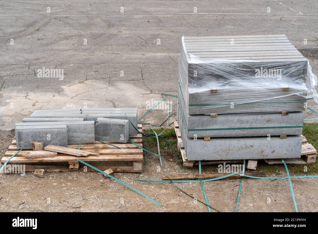 Pavement pallets hi-res stock photography and images - Alamy