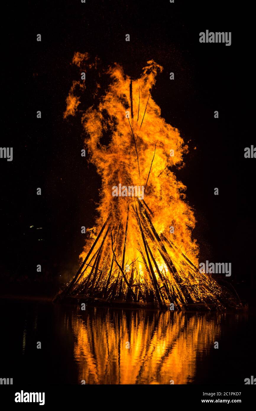 Festival campfire hi-res stock photography and images - Alamy