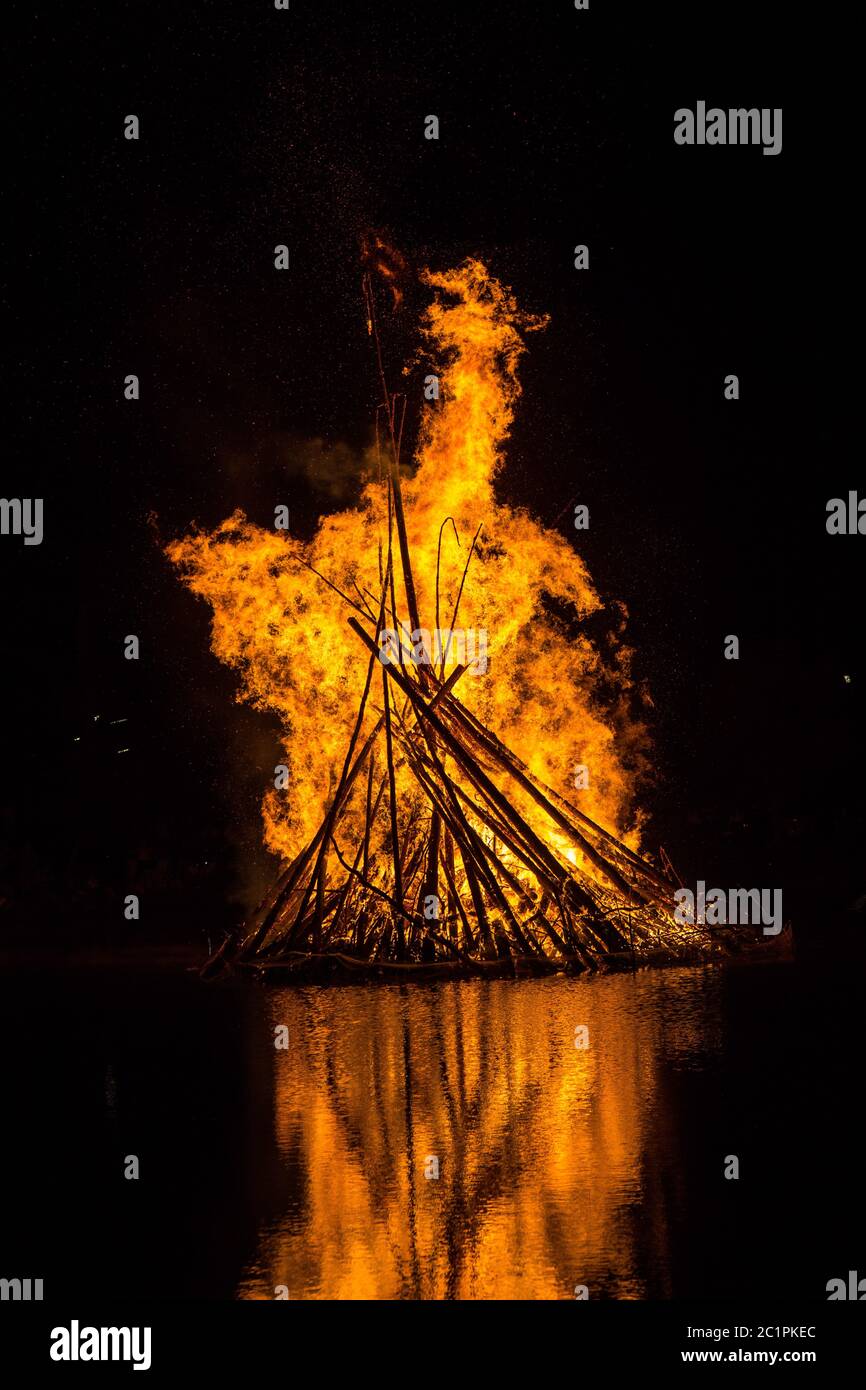 Festival campfire hi-res stock photography and images - Alamy