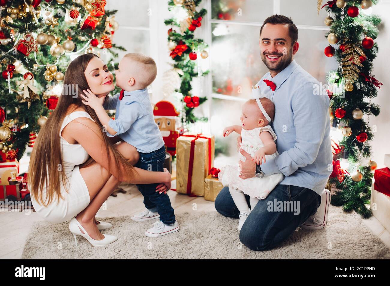 Loving family hi-res stock photography and images - Alamy