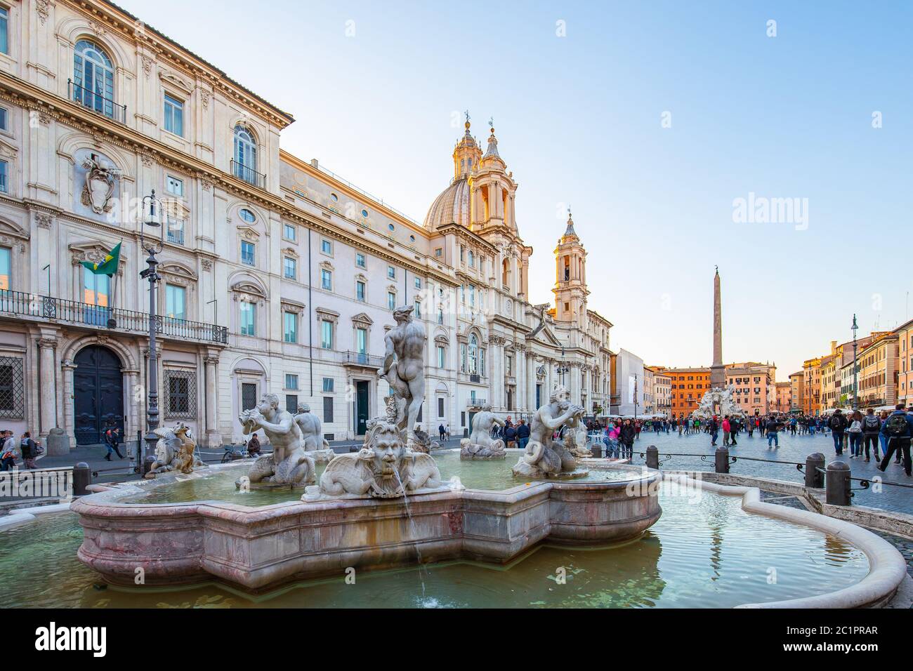 Square landmark hi-res stock photography and images - Alamy